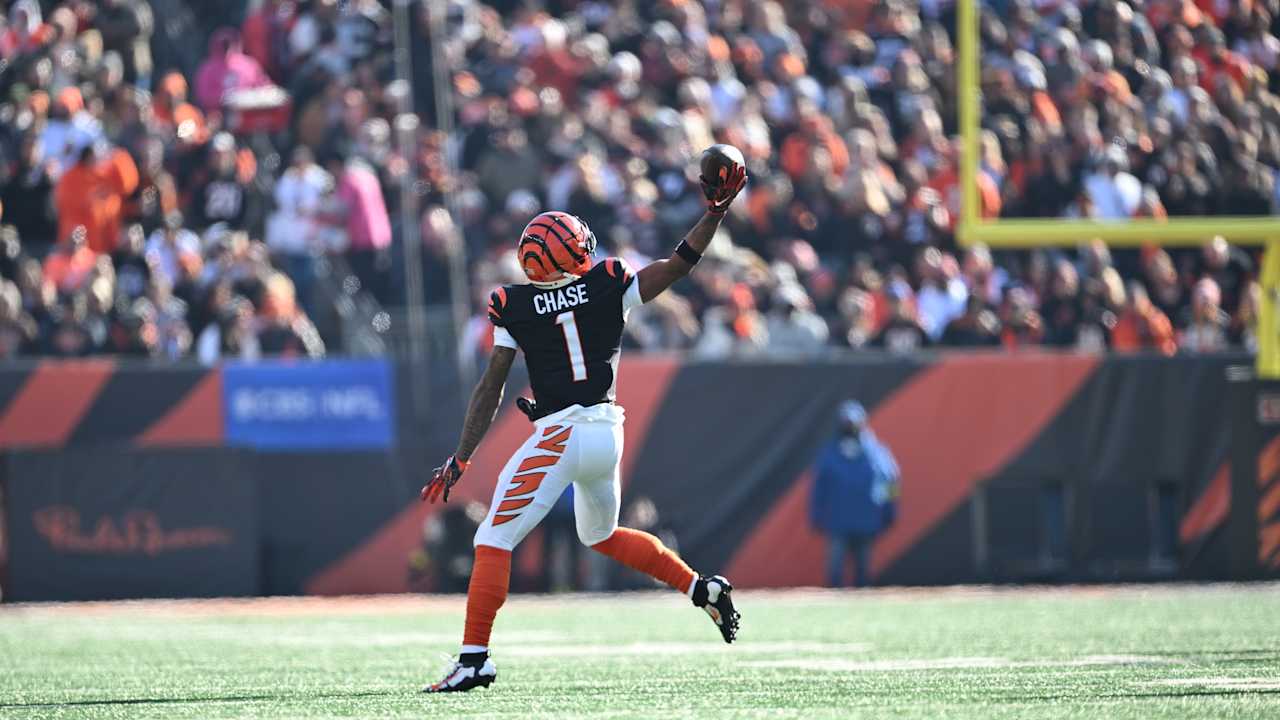 Can't-Miss Play: Ja'Marr Chase snatches Joe Burrow's floating pass with ...