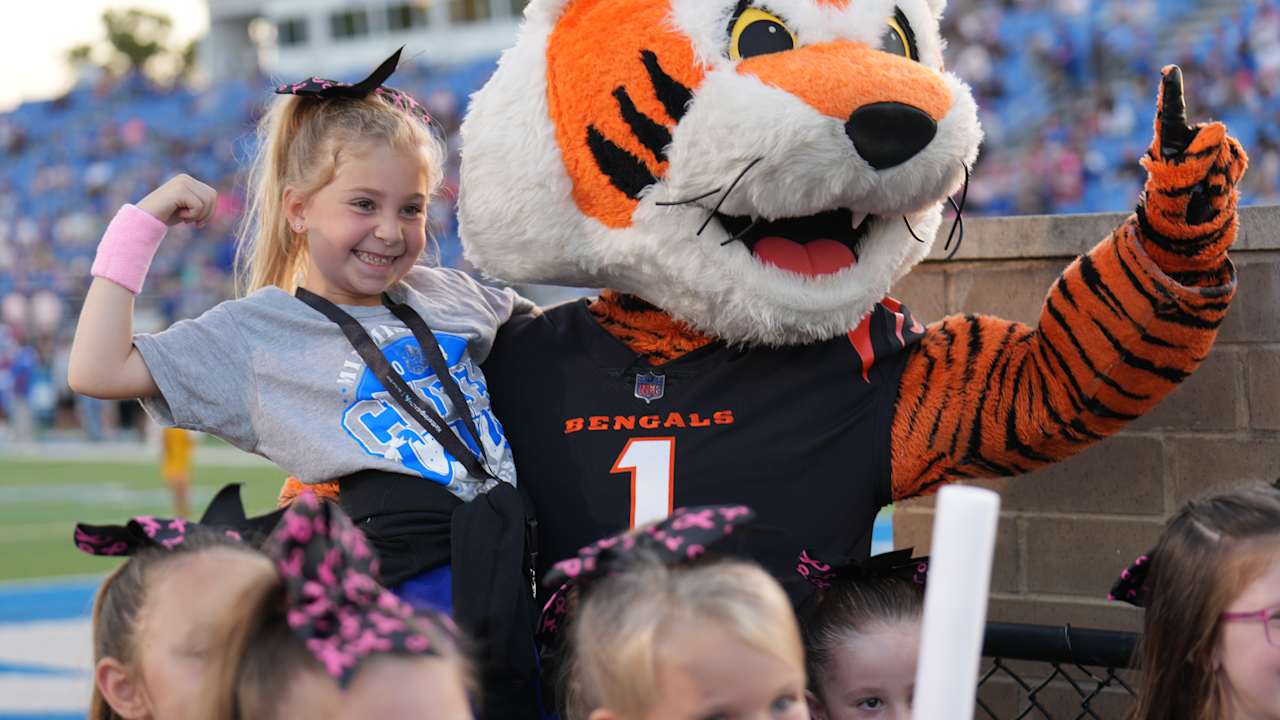 Friday Night Stripes at Miamisburg vs Centerville | 2024 COMMUNITY PHOTOS