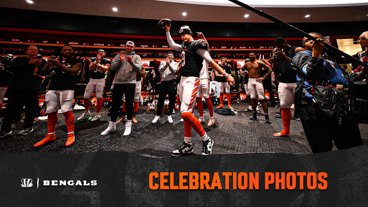 POSTGAME CELEBRATION PHOTOS | Week 17 vs Broncos