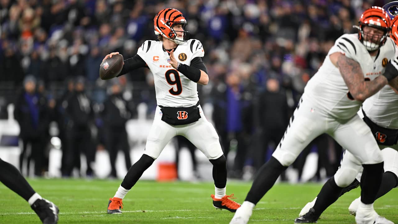 Joe Burrow's play-action pass goes to Drew Sample for a 14-yard catch ...