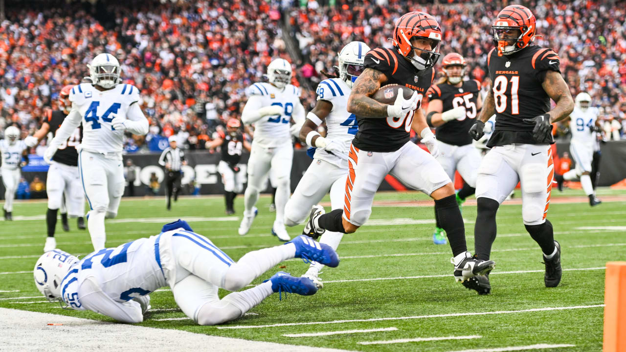 Can't-Miss Play: 54-yard TD! Chase Brown is a blur on catch-and-run score