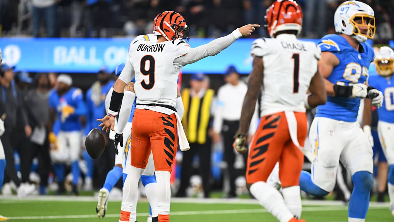 Burrow's Houdini escape results in jump-pass first down | HIGHLIGHTS