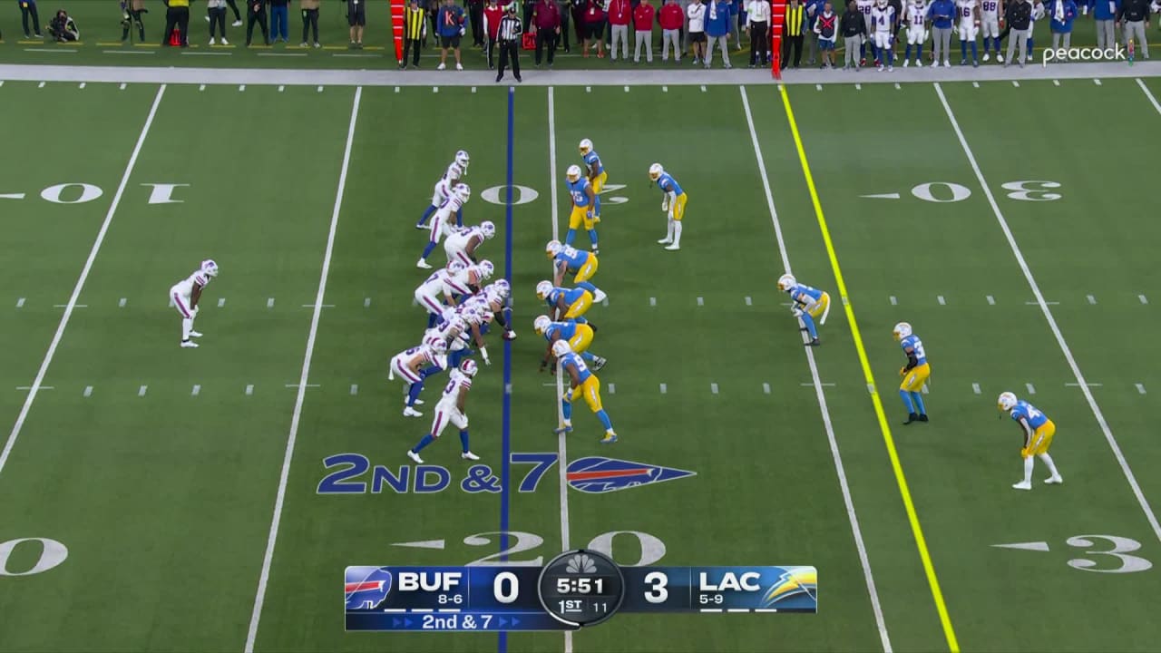 Josh Allen finds Gabe Davis for 17-yard completion | Bills at Chargers