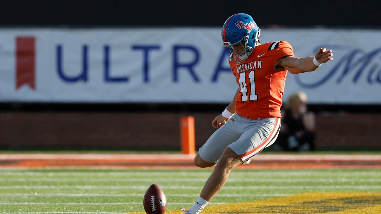 Bills sign kicker Caden Davis