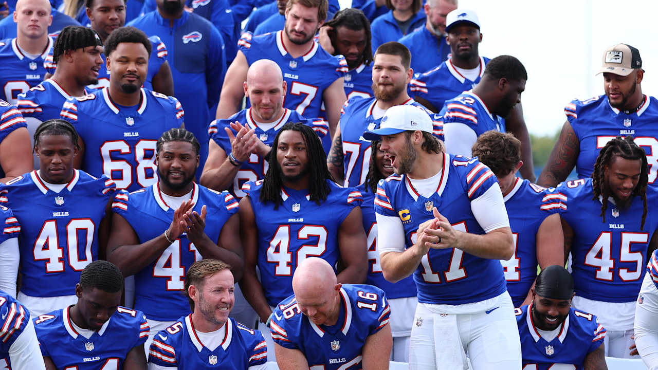 Photos | A Candid Look at Buffalo Bills Team Photo Day