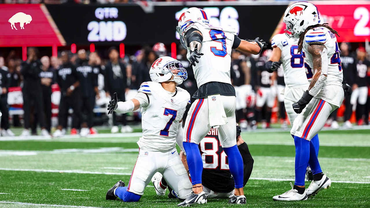 Taron Johnson's huge pass deflection results in fourth-down stop ...