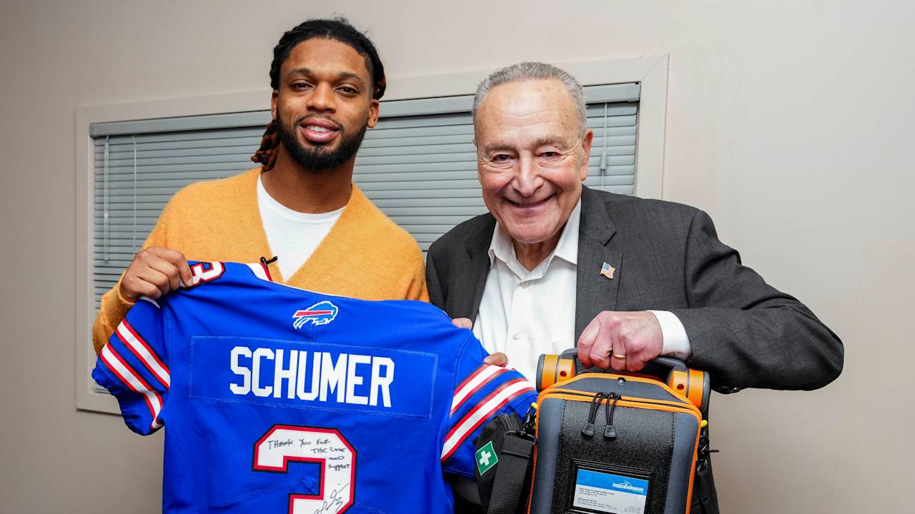 In the Community | Damar Hamlin and Chuck Schumer announce HEARTS Act