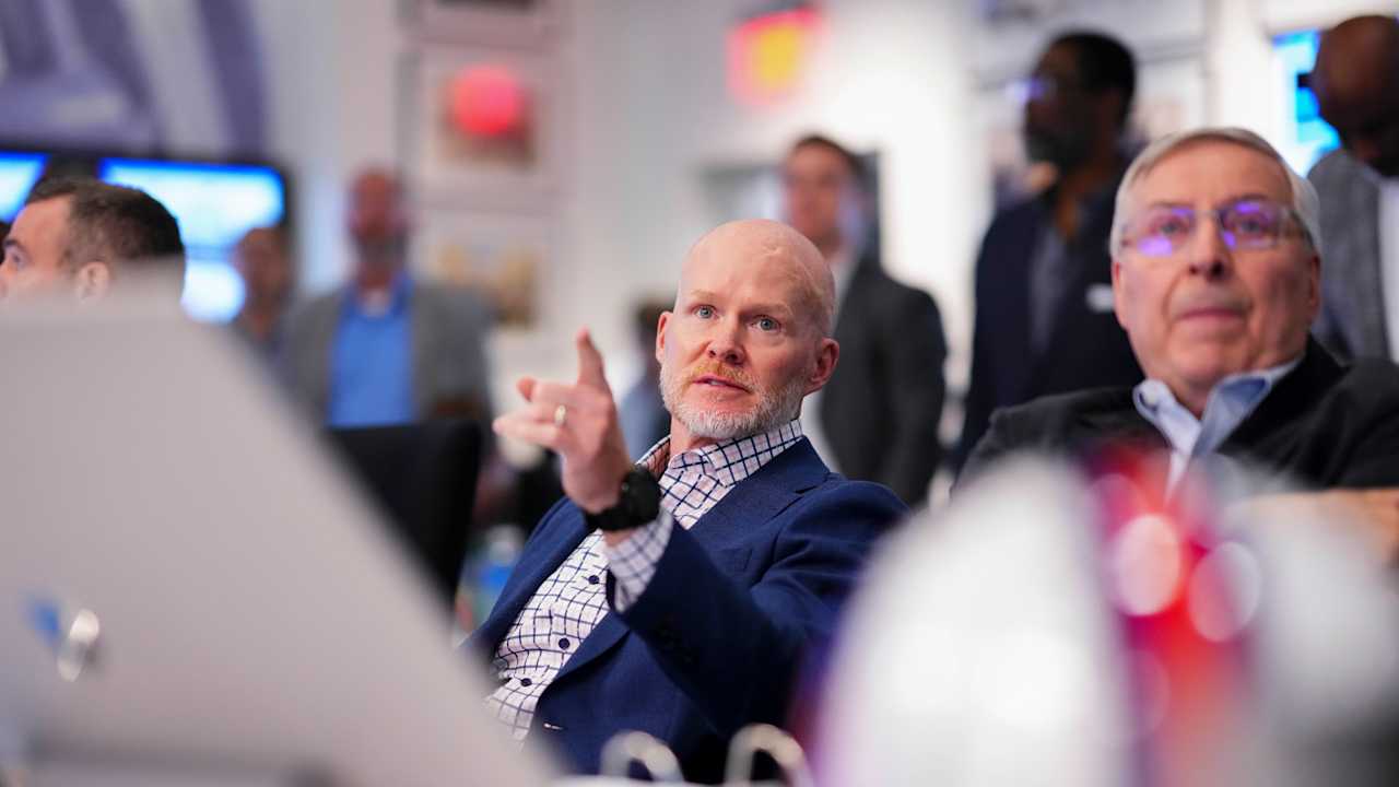 Best photos inside the Buffalo Bills Draft Room on Night 2 | 2025
