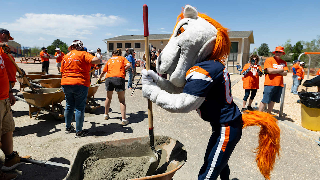 WATCH: Broncos, KABOOM! bring playground to life at Iowa Elementary School