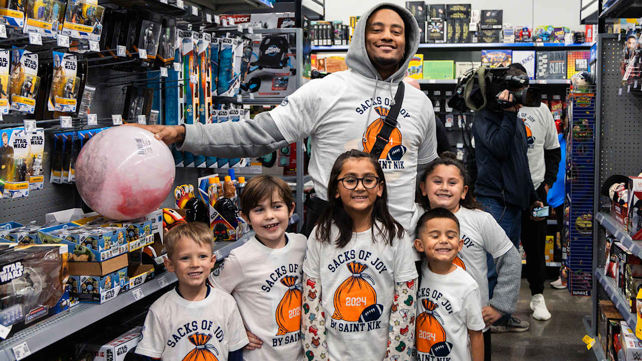 Photos: Nik Bonitto hosts holiday shopping spree for children from Boys ...