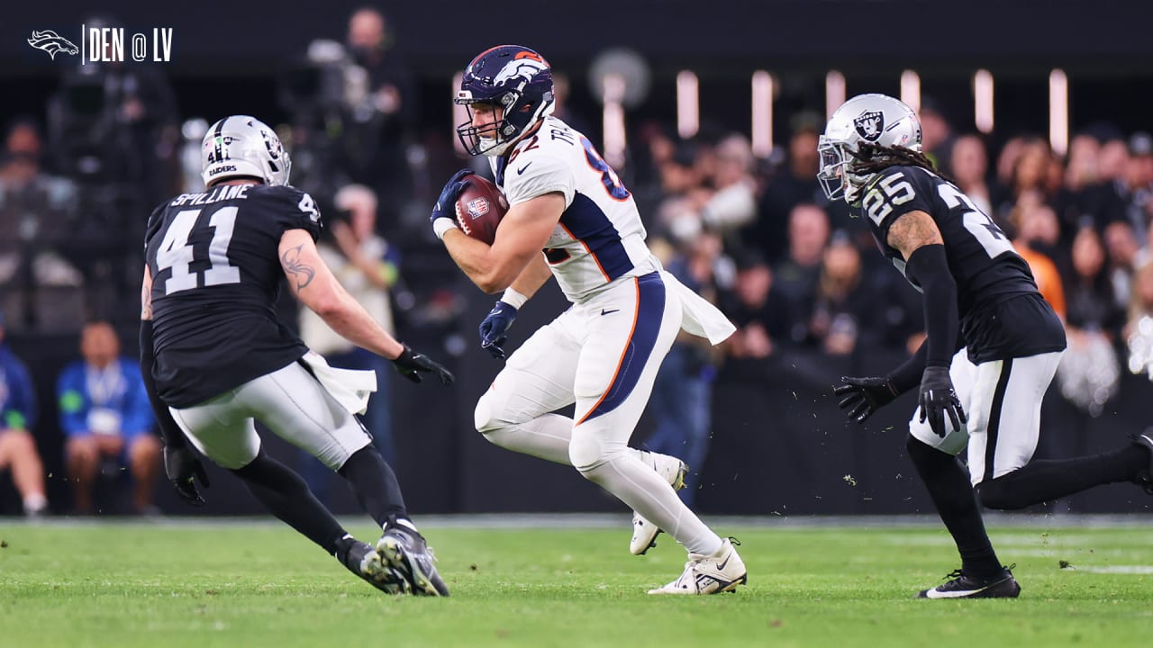 QB Jarrett Stidham finds TE Adam Trautman downfield for 21-yard ...