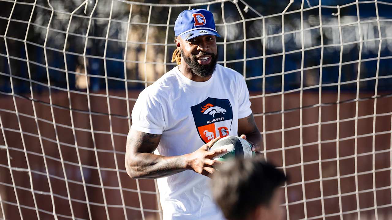 'I wanted to commemorate D.T.': SB 50 champion David Bruton on ...