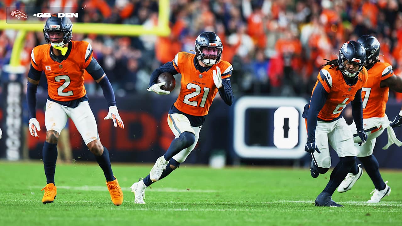 CB Riley Moss snatches Broncos' second interception | Broncos vs. Packers