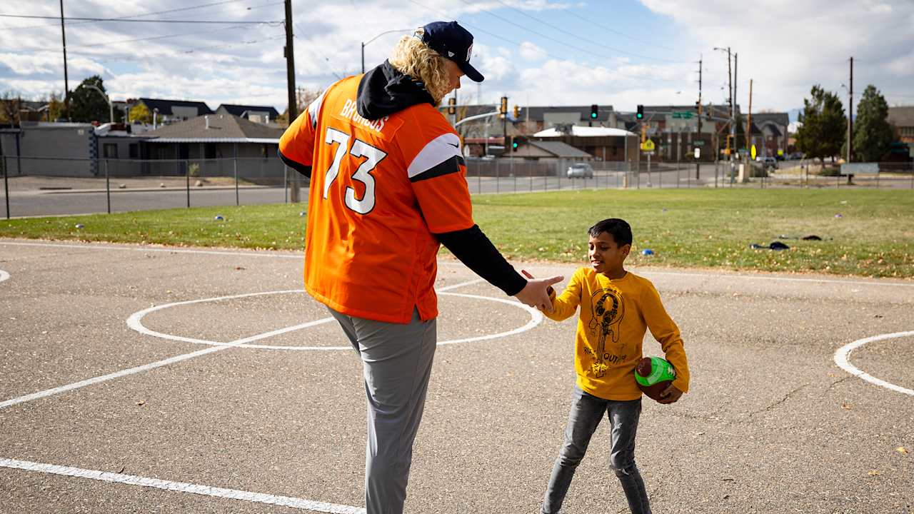 Broncos players, cheerleaders visit Crawford Elementary School for ...