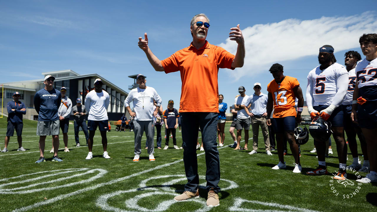 Photos: New Ring of Famer Steve Foley visits Broncos Park Powered by ...