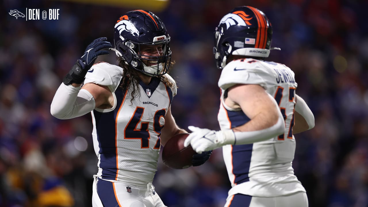 ILB Alex Singleton pounces on loose football for Broncos' fourth ...