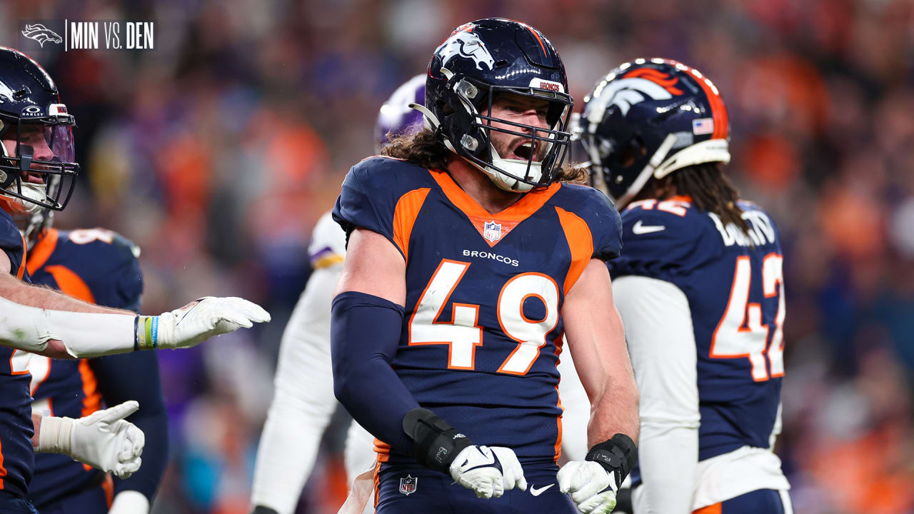 Broncos' defense forces fourth-down incompletion to seal prime-time ...