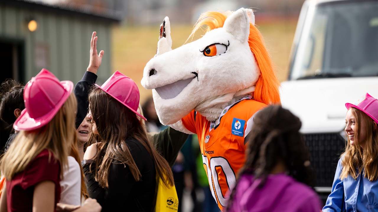 WATCH: Broncos join Denver Public Schools to host 8th grade career fair