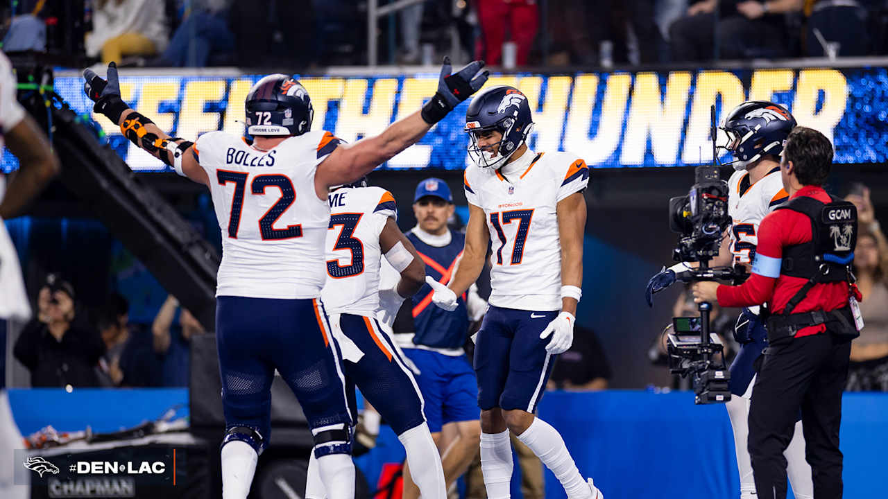 QB Bo Nix throws 6-yard touchdown pass to WR Devaughn Vele | Broncos at ...