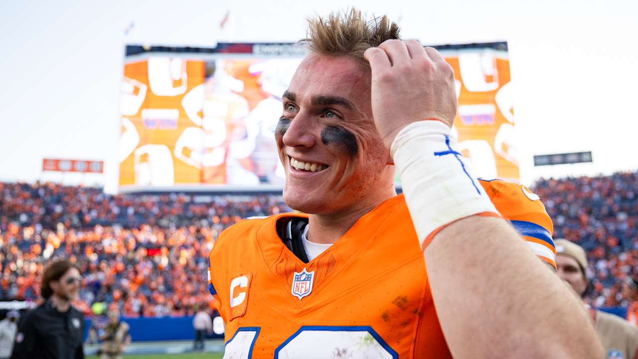 Photos: Our favorite pictures from Bo Nix’s Offensive Rookie of the ...