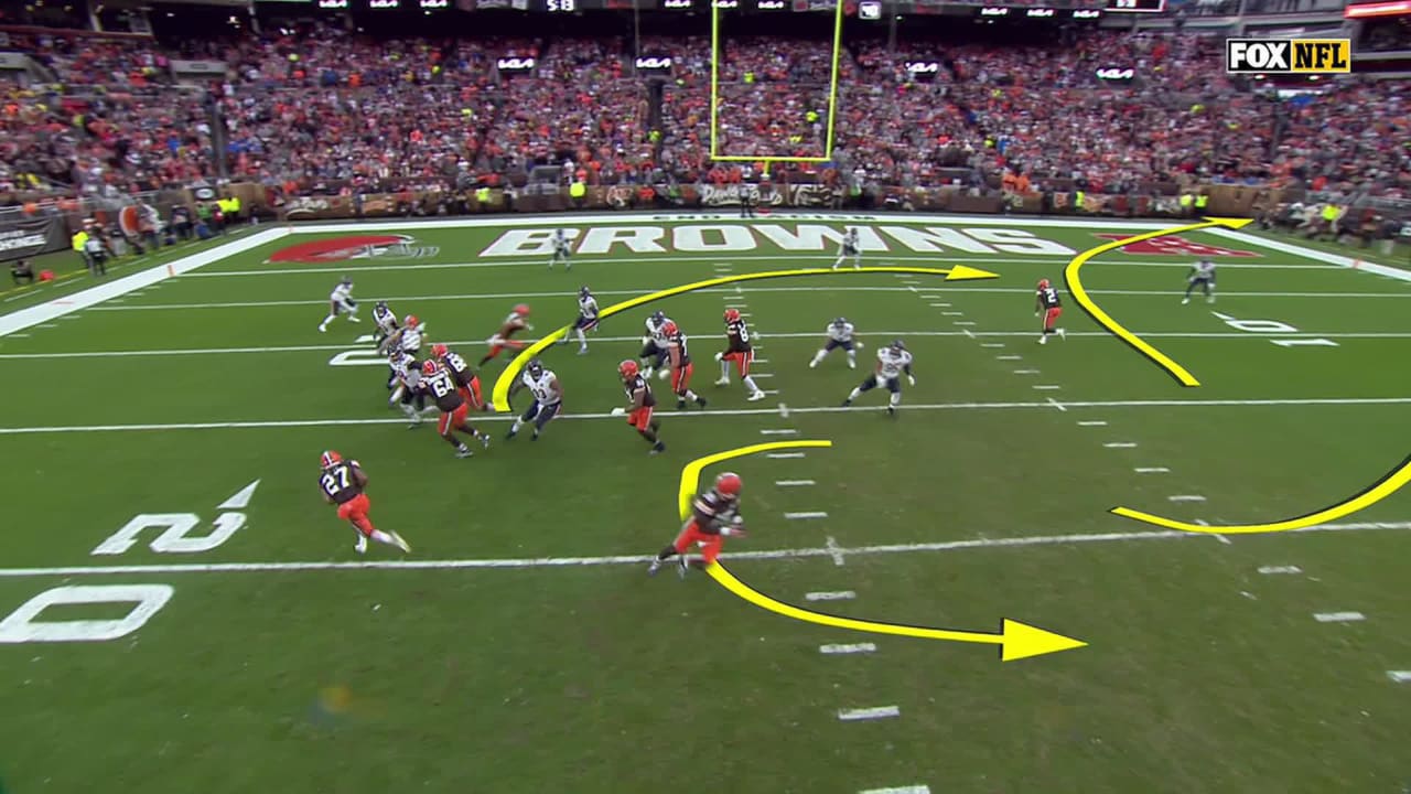 Joe Flacco locates Cedric Tillman with 13-yard dart