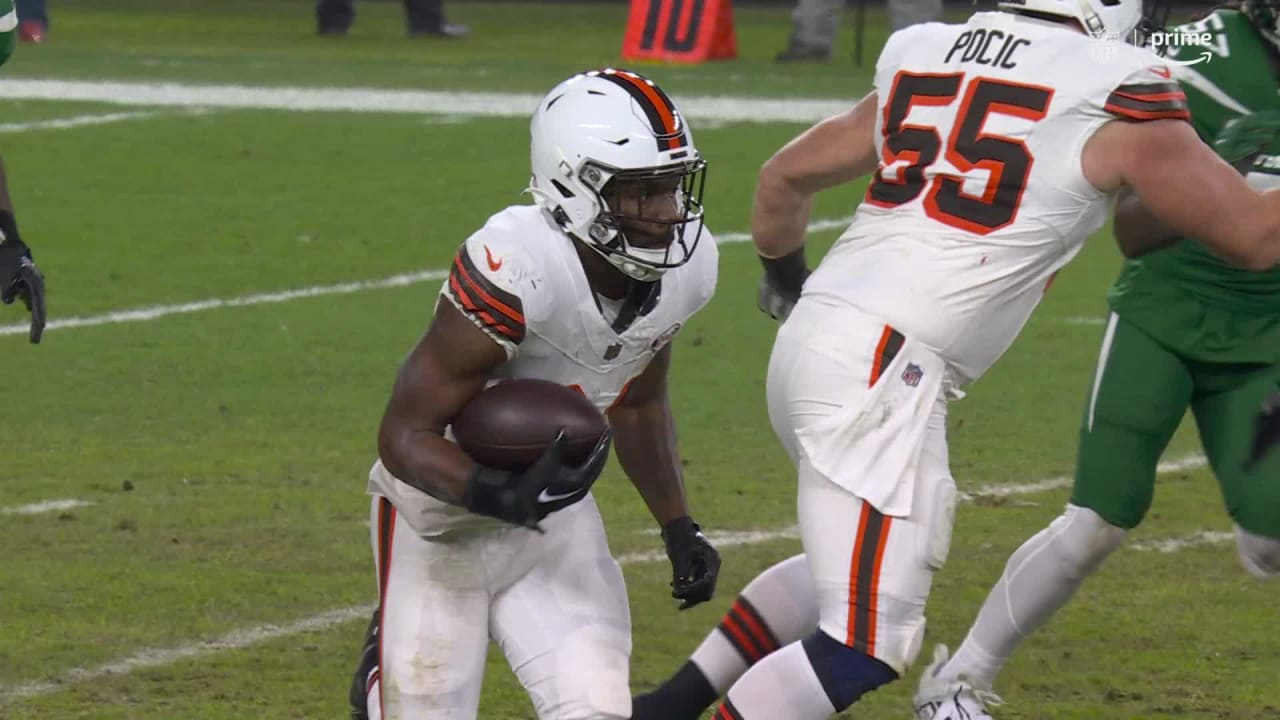 Jerome Ford amasses 27 rush yards over back-to-back carries