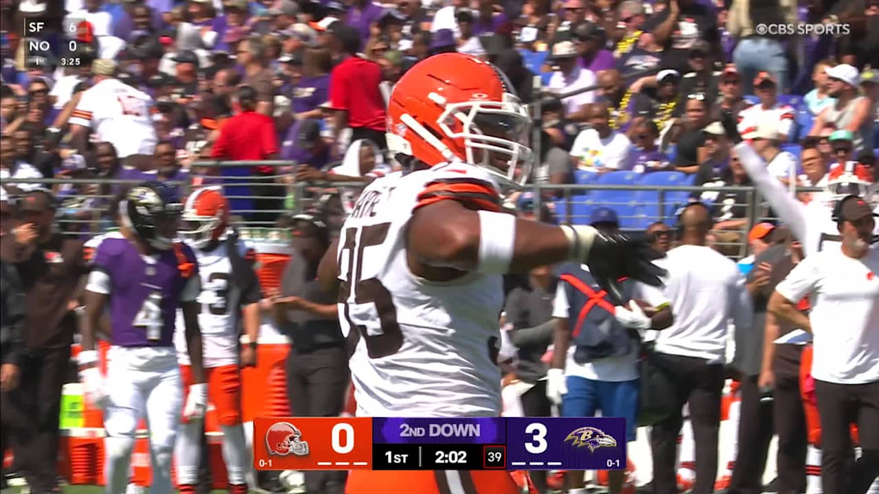 Cameron Thomas and Myles Garrett combine to sack Lamar Jackson in first quarter