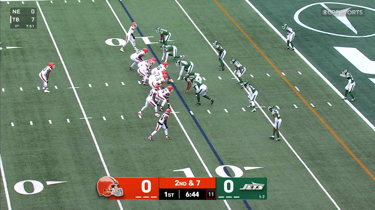Dillon Gabriel's crossbody throw hits Njoku for games first score