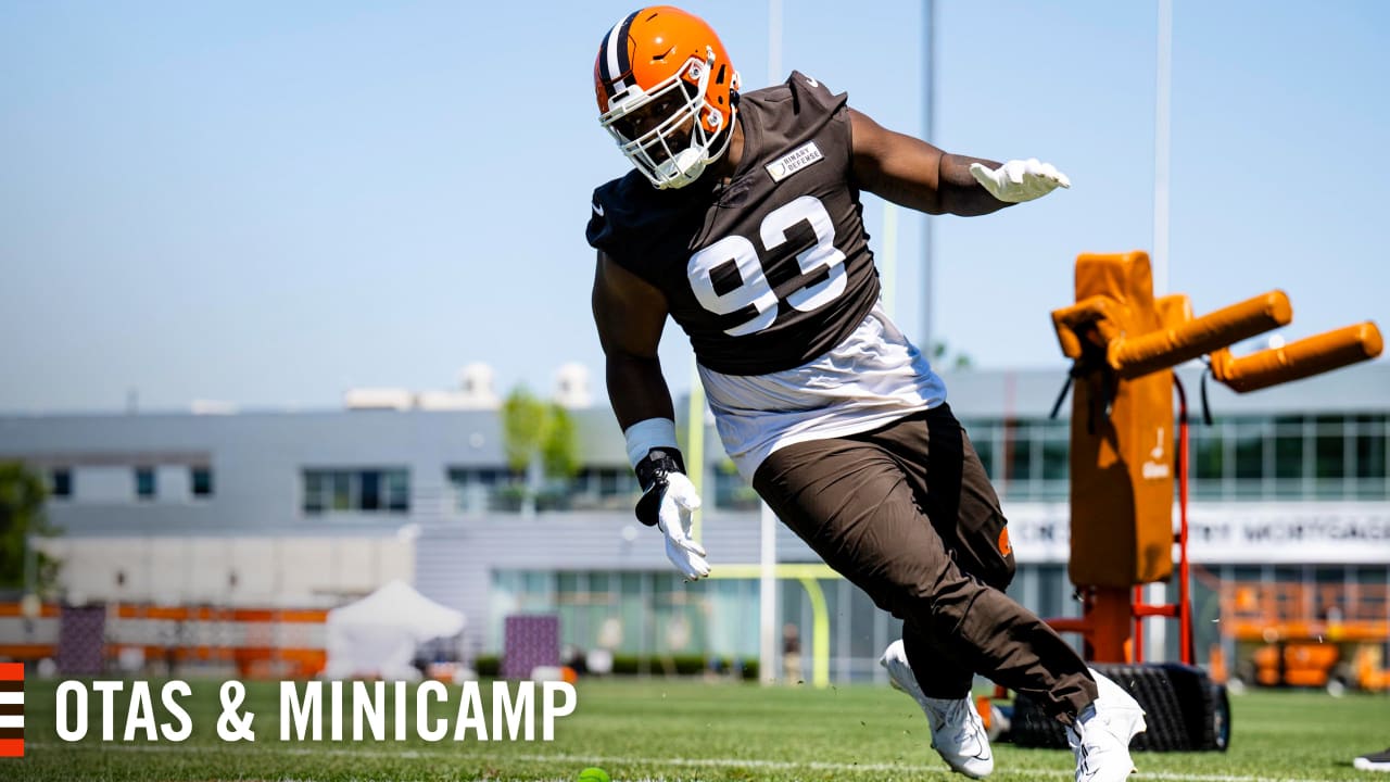 Minicamp Notebook: Defensive line works with Jacques Cesaire and other ...