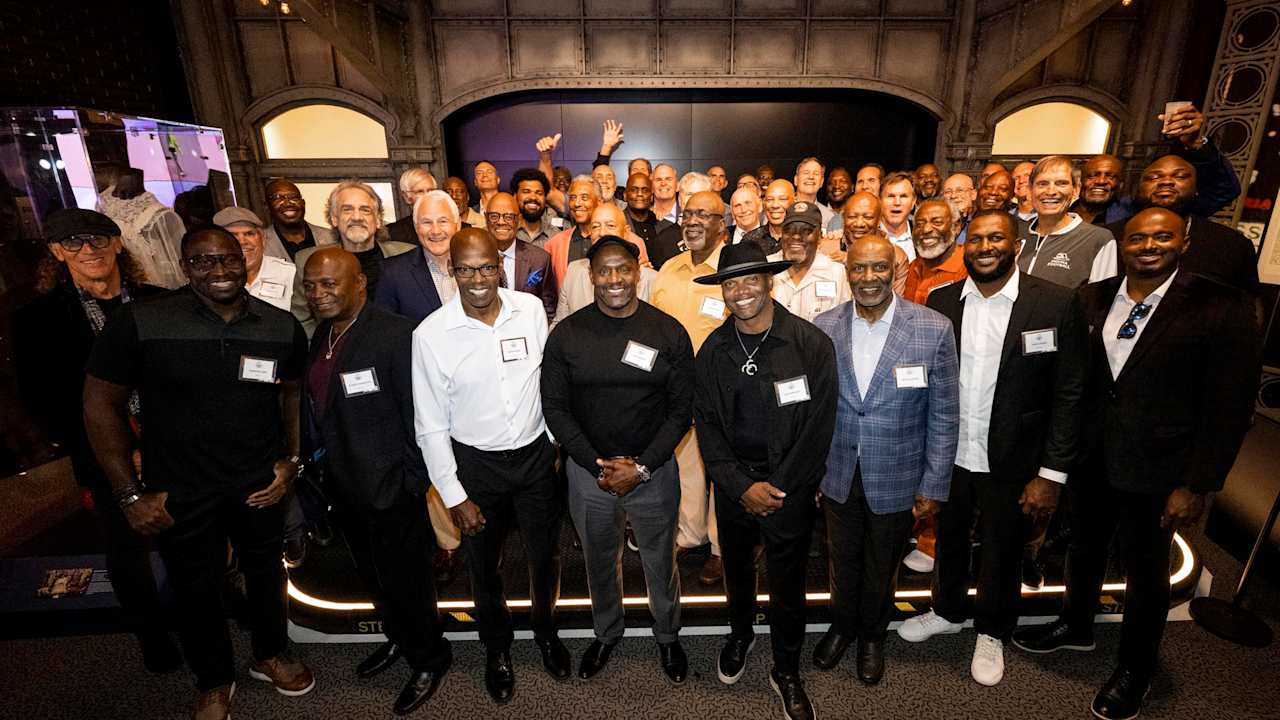 1985 Cleveland Browns team celebrated during Alumni Weekend