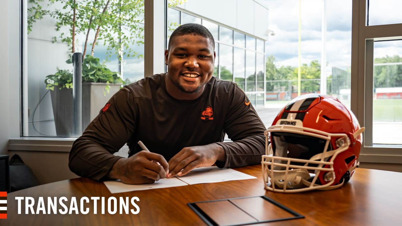 Browns sign DT Mike Hall Jr.