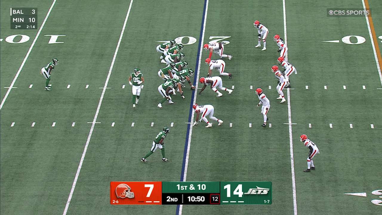 Ronnie Hickman reads the eyes of Justin Fields for INT