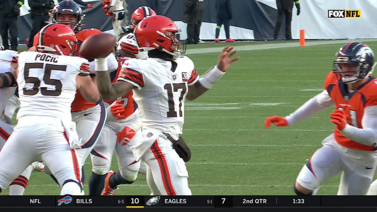 DTR's 11-yard sideline pass to Cooper comes as QB is being pressured