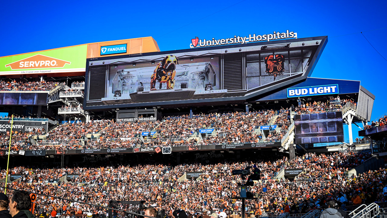 Browns revealed new scoreboard feature with a forced perspective 3D dog