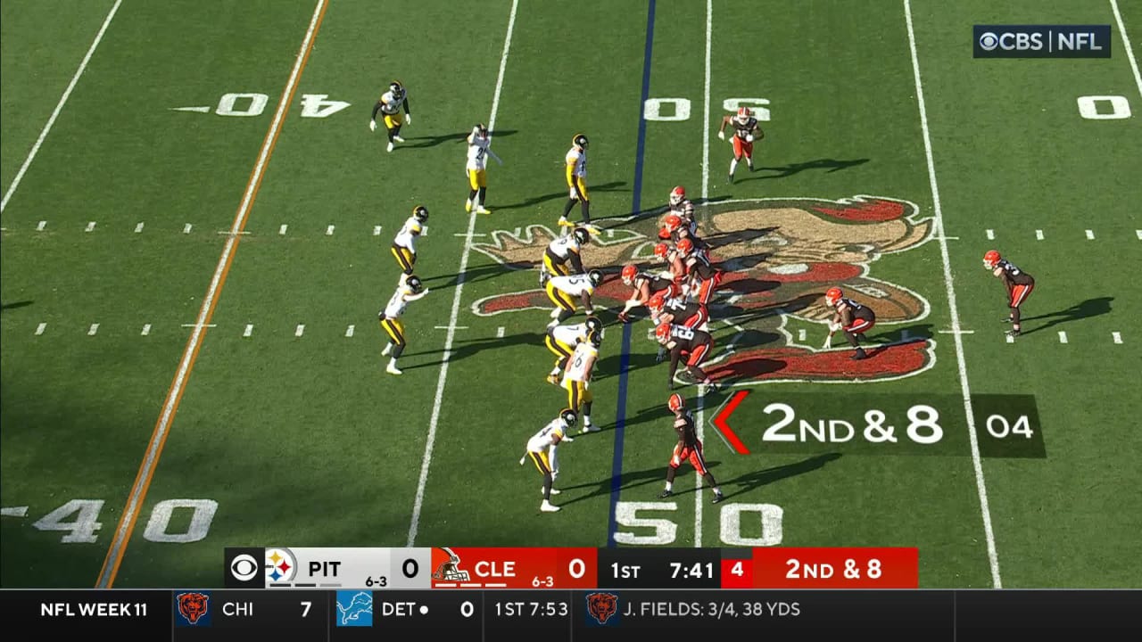 DTR connects with Njoku for 18-yard pickup via play-action pass