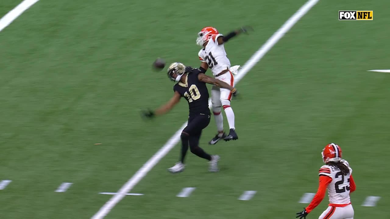 Denzel Ward breaks up Carr's deep pass to Valdes-Scantling in fourth ...