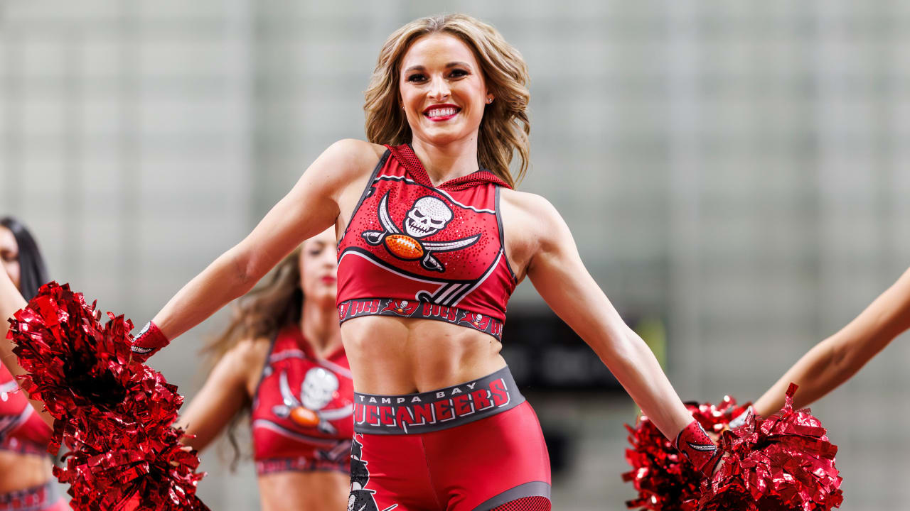Bucs Cheerleaders Field Rehearsal | Saints vs. Bucs 2023