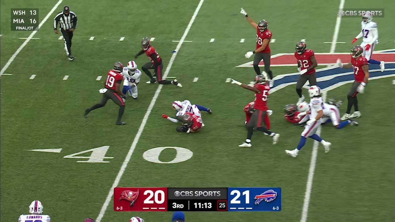 HIGHLIGHT: Josh Hayes Forces Fumble on Bills Punt Return