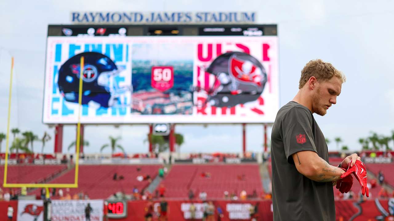 Titans vs. Bucs Pregame | Photos