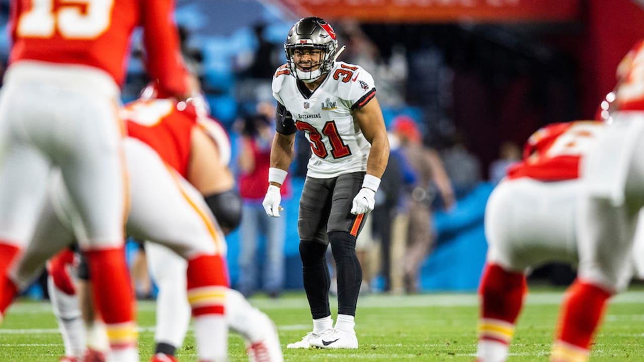 Best Photos of Antoine Winfield Jr.