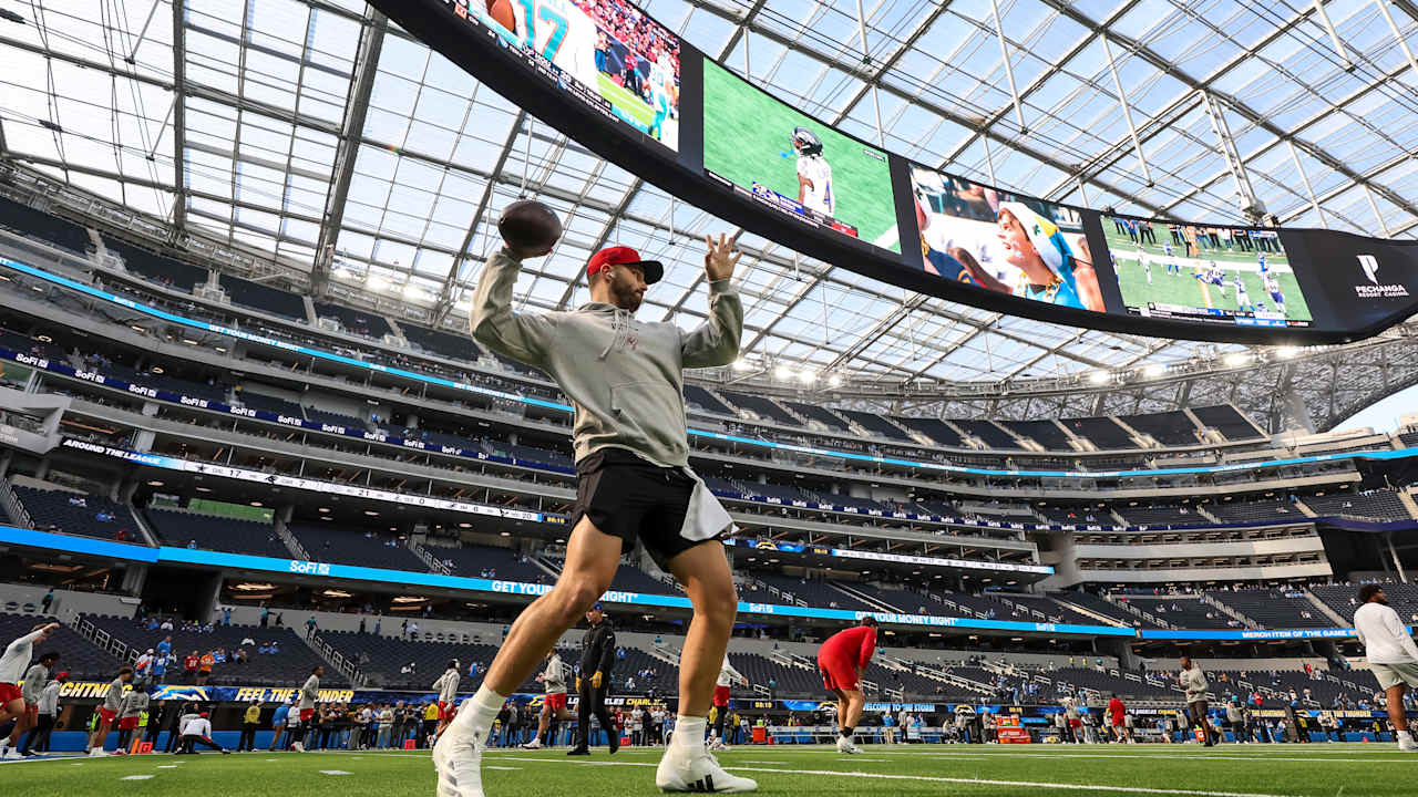 Bucs vs. Chargers Pregame | Photos