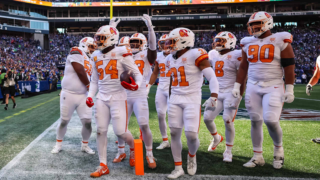 Tampa Bay Buccaneers "Leader" Lavonte David Delivers Winning Play in ...