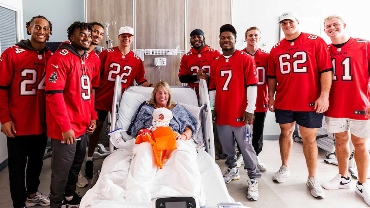 Photos: Bucs' Rookies Visit to Moffitt Cancer Center