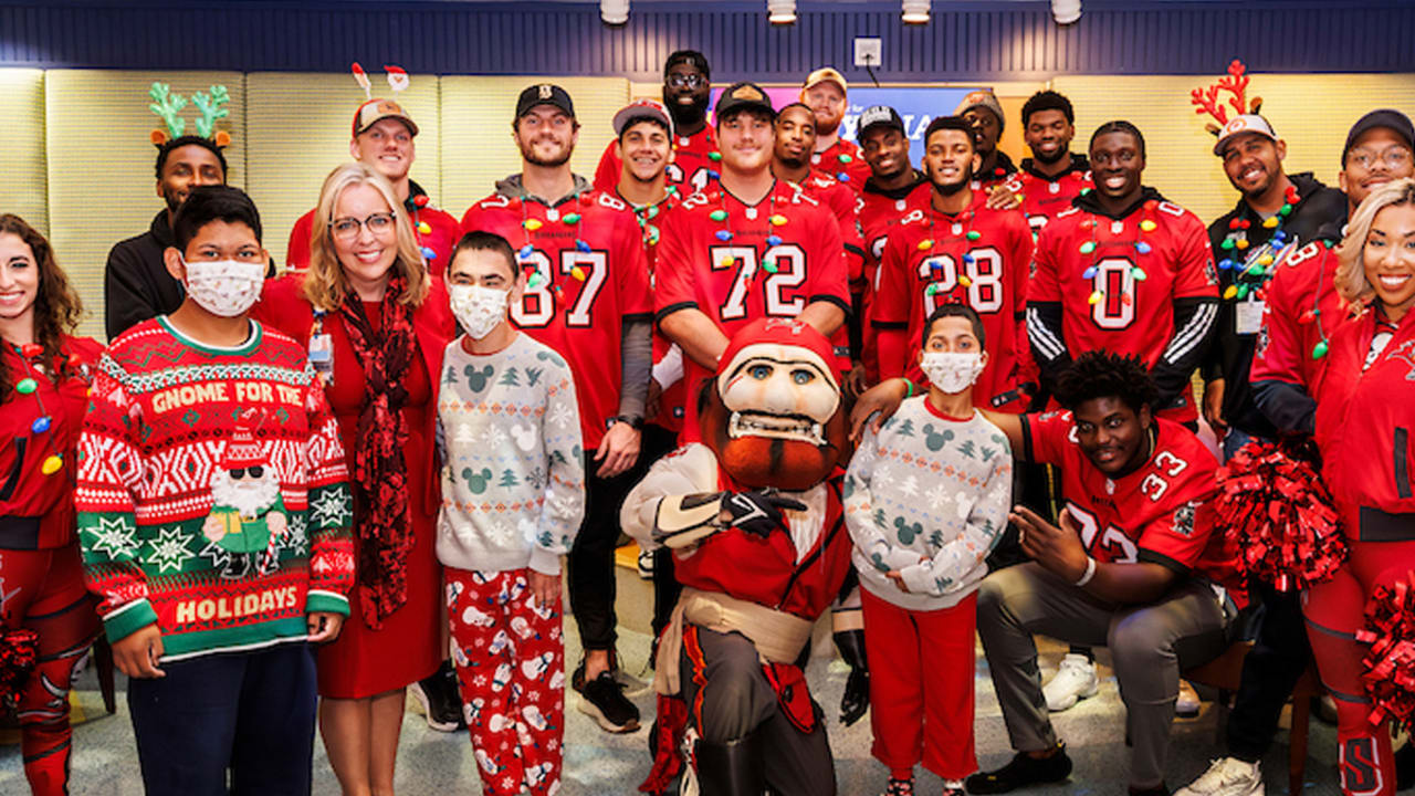 Photos: Bucs' Rookie Club Visits John Hopkins All Children's Hospital