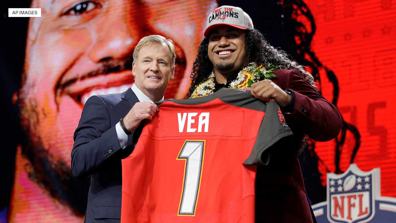 Throwback Photos: Draft Day 2018 — Vita Vea Joins the Buccaneers