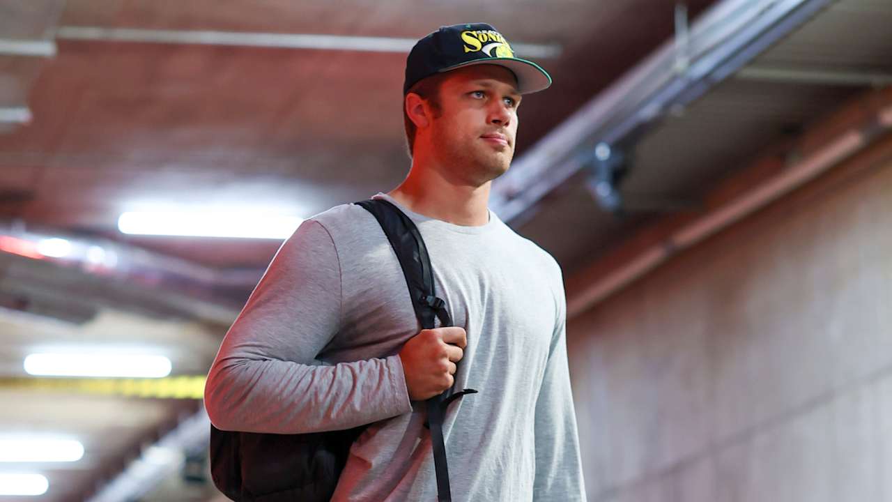 Bucs Arriving for Game Against the Kansas City Chiefs