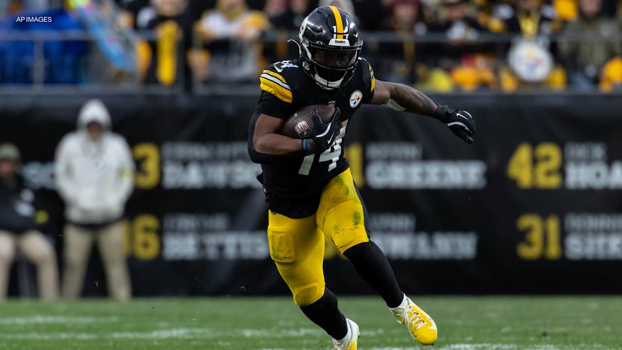 2026 Free Agency: Best Photos of Bucs New RB Kenneth Gainwell