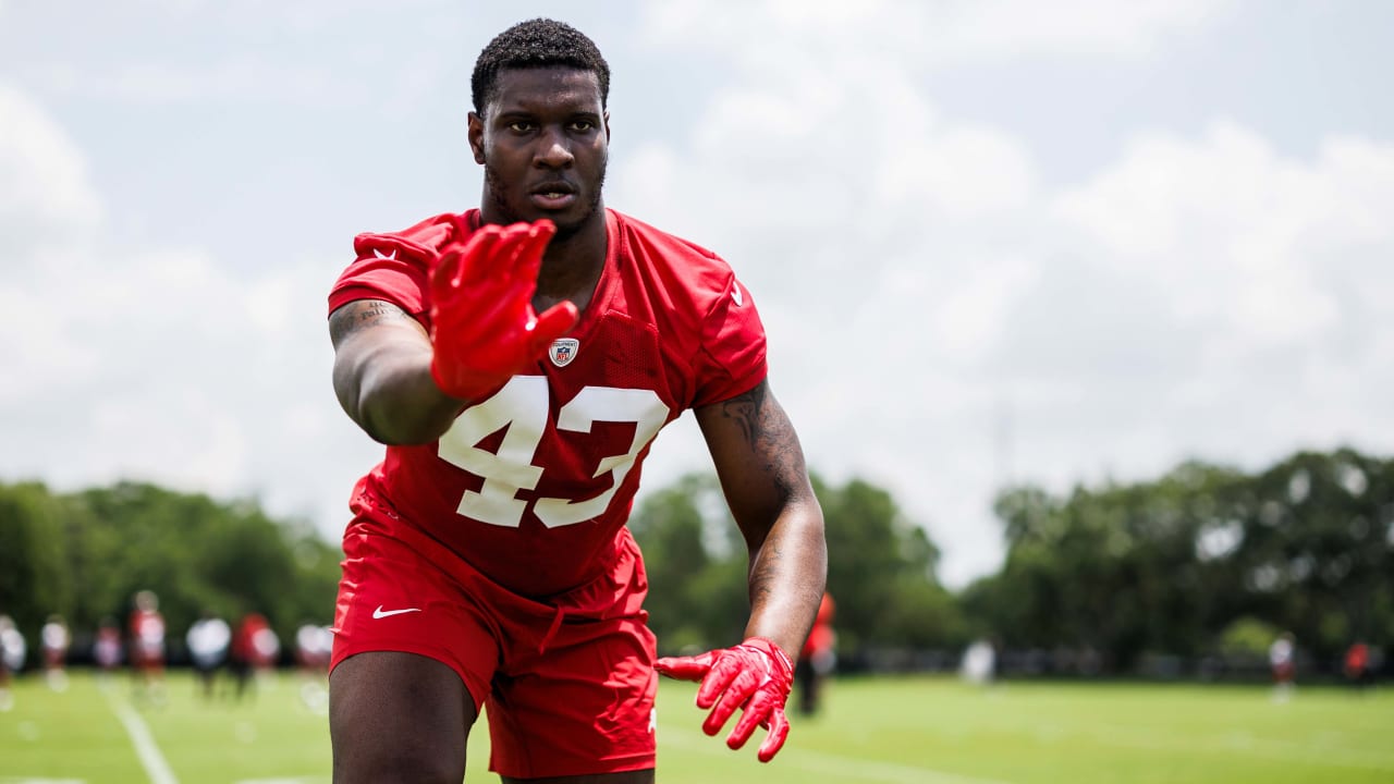OLB Chris Braswell Provides Balance in Bucs Edge Rush Rotation