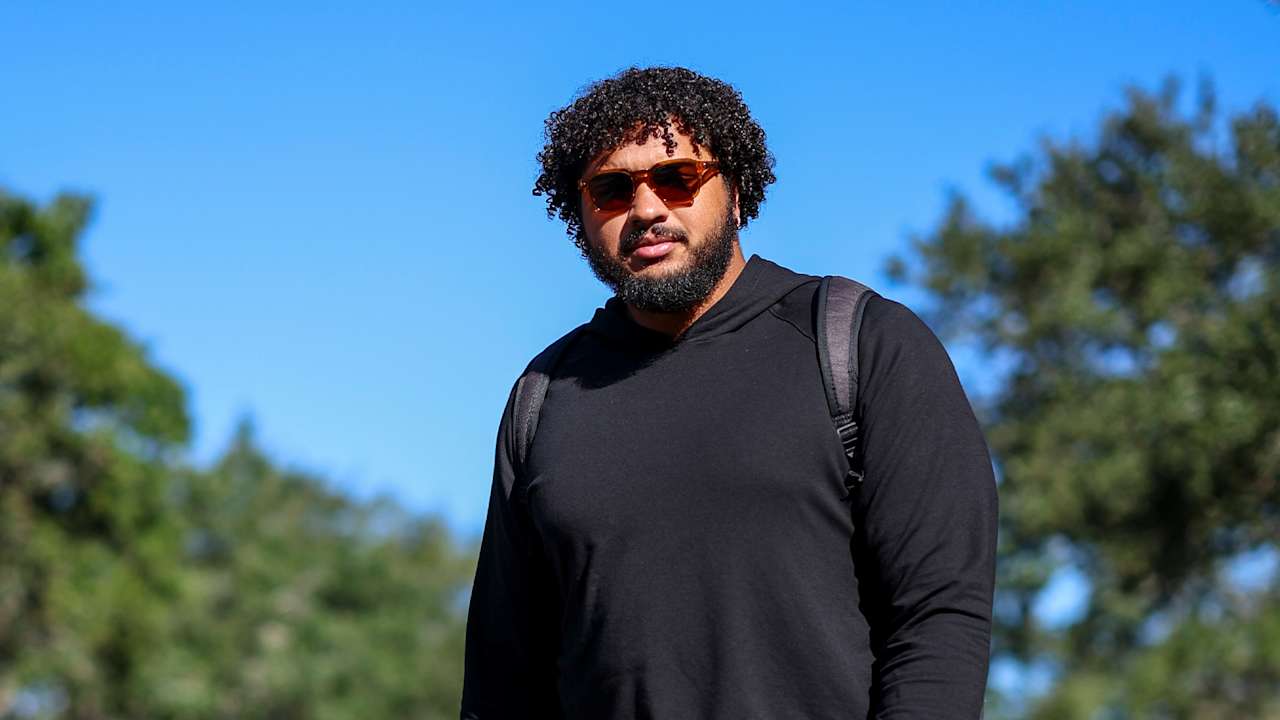 Photos: Bucs Arriving for Game Against the Arizona Cardinals