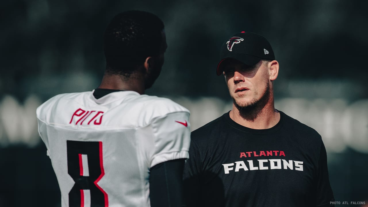 Buccaneers Add Justin Peelle to Coaching Staff as Tight Ends Coach